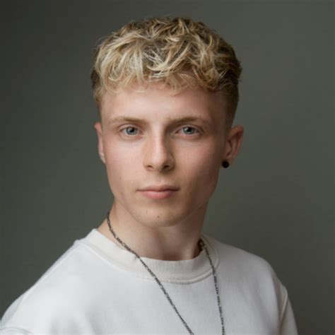 Models Direct On Twitter Good Luck With Your Shoot Today Ryan Ryan Is On Set Shooting With