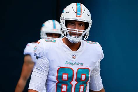 Mike Gesicki Seems To Throw Shade At Miami Dolphins While Praising