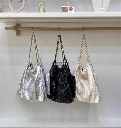 포일 링클 체인 쇼퍼백 숄더백 가방 블랙 실버 아이보리