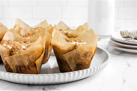 Pumpkin Cheesecake Crumble Muffins