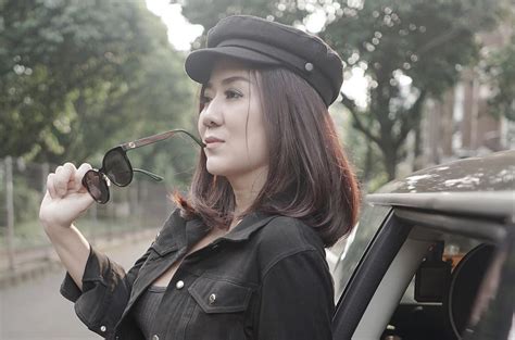 Potret Cantik Nan Seksi Tante Ernie
