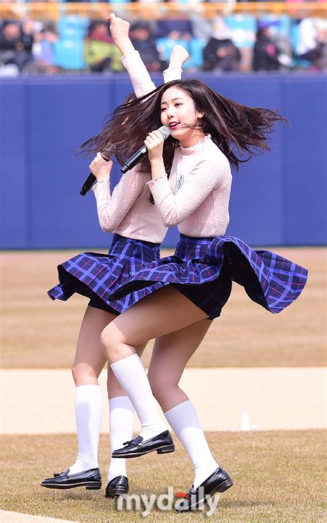 [md화보] 봄바람에 치마가 들썩~ 신비 아찔한 속바지 노출