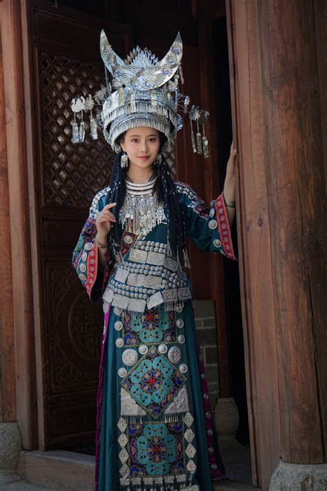 年年 苗疆少女 微圖坊
