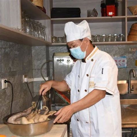 【疫情防控】宁明爱心企业“暖心”服务助力疫情防控用餐大酒店商务