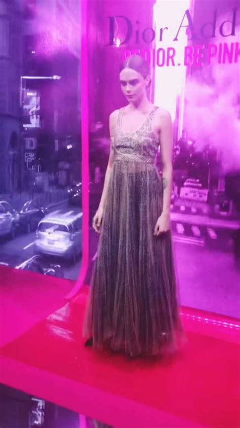 全新dior迪奥魅惑星耀唇膏代言人卡拉·迪瓦伊cara Delevingne 惊艳