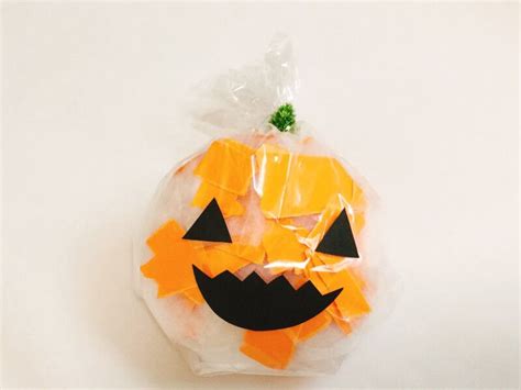 【手作り】保育室がハロウィン仕様に！簡単かぼちゃ飾りの作り方 ほいくびより かぼちゃ 飾り ハロウィン 手作り ハロウィーン 工作