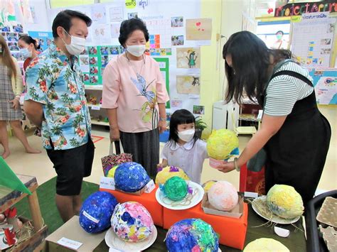 ผู้ปกครองเยี่ยมชมนิทรรศการ Project Approach เรื่อง ไข่