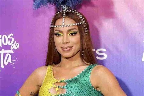 Carnaval 2023 Anitta elege look poderoso para show de pré carnaval