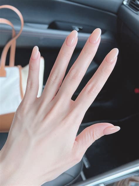 けんけんｺﾐｹ1日目 西あ33b On Twitter 来週先生っぽいグラビア撮るから爪ベージュにした💅👨‍🏫