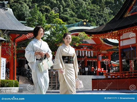 Kyoto Japonia Oct 23 2012 Japońskie Dziewczyny Przy Fushimi Inari