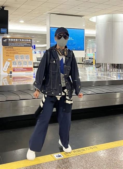 패션엔 서정희 헤드셋 끼고 룰루랄라 암투병에도 신난 대만 가족 여행룩