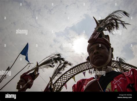 Sivasagar Assam India 15th Feb 2015 Singpho Tribal Men In Their