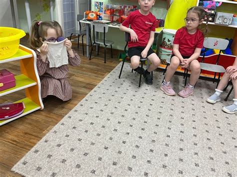 В старшей группе «Непоседы прошла неделя безопасности Проводились практические занятия по