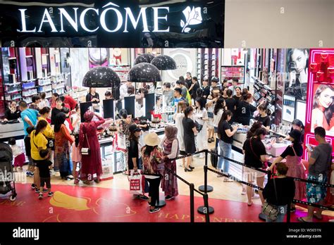 Customers Queue Up In Front Of A Store Of Lancome At The Sanya