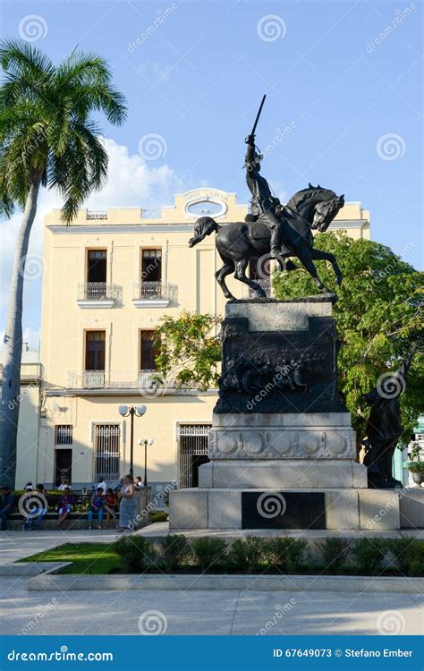 Sikt Till Den Ignacio Agramonte Monumentet Redaktionell Arkivfoto