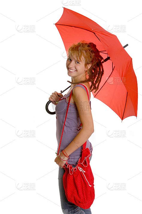 女孩和红伞