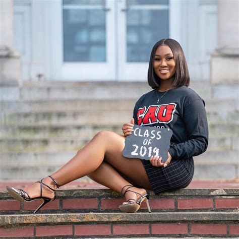Top 105 Pictures Graduation Photoshoot Black Girl Senior Pictures