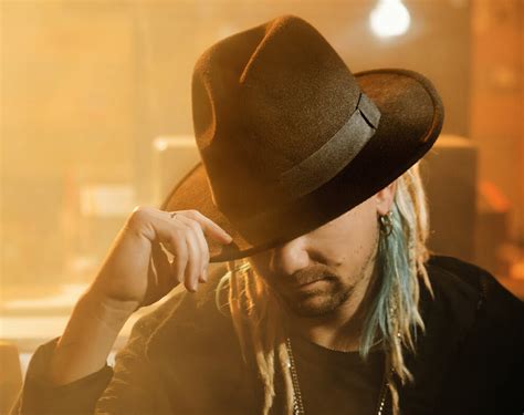 Za Poslušanje 10 Glasbenih Albumov Po Izboru Tadej Košir