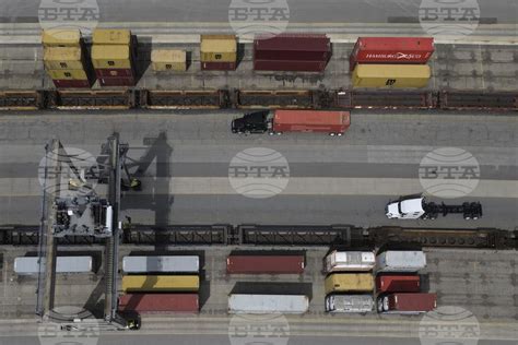 Западният печат коментира търговските преговори между САЩ и ЕС и възможните резултати от срещата