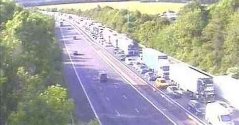 M40 Crash Today Sees Motorway Closed And Diversion Route Put In Place