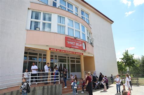 Në Të Gjitha Shkollat E Komunës Së Skenderajt Ka Filluar Viti I Ri