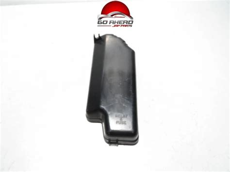 Toyota Hiace 98 08 Engine Bay Fuse Relay Box Cover 8266226230 £1194