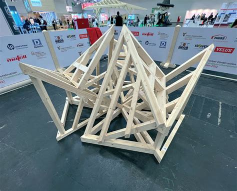 Targi Dach und Holz niemal zupełnie bez dachów Dekarz i Cieśla