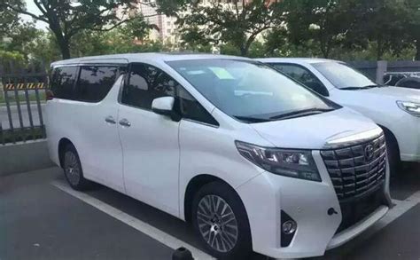 一辆保姆车为何能卖100多万？看完内饰你就知道了 新浪汽车