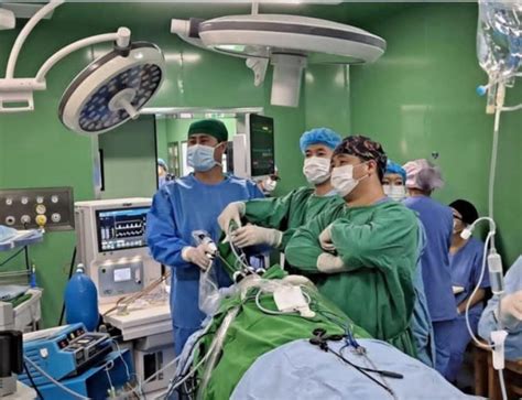 УНТЭ Амны хүрцээр бамбай булчирхайн зангилаа авах дурангийн мэс заслыг анх удаа нэвтрүүлжээ