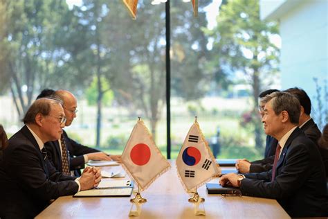 Japanese South Korean Officials Meet Ahead Of Leaders Summit The