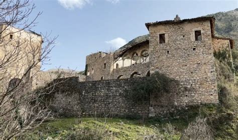 Kullat E Dervish Aliut Ndërtesa 200 Vjeçare Në Fshatin Dukat Po