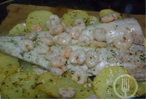 Filetes De Pescado Al Horno Con Patatas Y Gambas