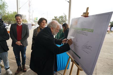Ministerios de Vivienda Medio Ambiente y Energía lanzan plan para reducir uso de leña y