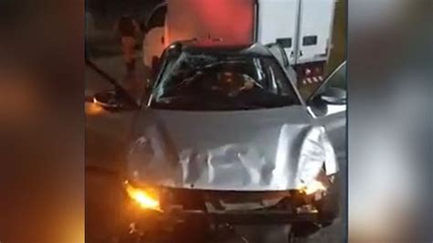 Carro suspeitos de assalto despenca em ribanceira e invade condomínio em Salvador
