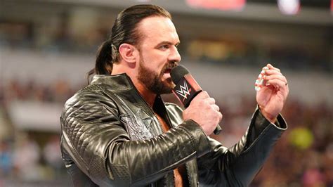 درو ماكنتاير سرق شئ من سي إم بانك راو 24 يونيو 2024 Wwe