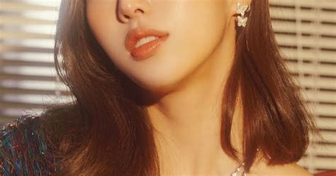 The Rookie K Pop Girl Group Idol Whos Breaking Out Of Nugudom With