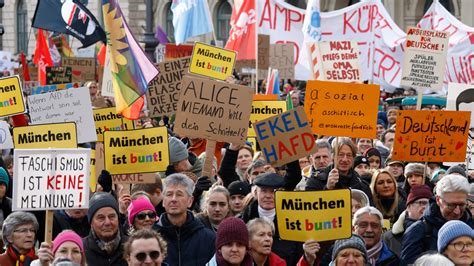 Zu Großer Andrang 250 000 Menschen Demo Gegen Rechts Abgebrochen
