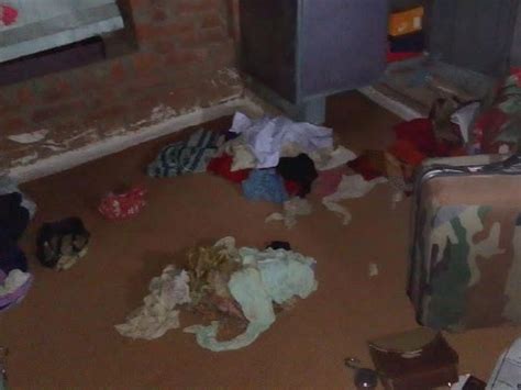 In Jalaun Thieves Stole Two Houses Entered The House Through The Roof
