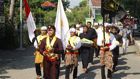 Tradisi Ratusan Tahun Demak Pembuatan Lisah Sepuh Penjamasan Pusaka