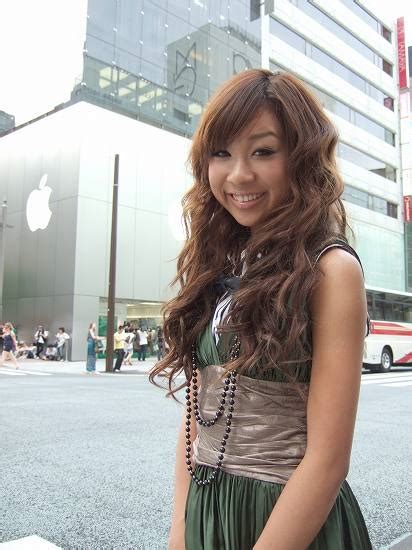 青山テルマが、apple Storeに初登場 新曲「忘れないよ」を生披露！ 音楽ニュース