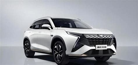高颜值国产suv，轴距2820mm，搭载15t发动机，还有6速dct变速箱