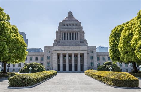 虎に翼』でも話題の“日本の法”】憲法が縛るのは「国を動かす権力者」。『檻の中のライオン』著者・楾大樹さんが語る「憲法とは？」＜日本一わかり