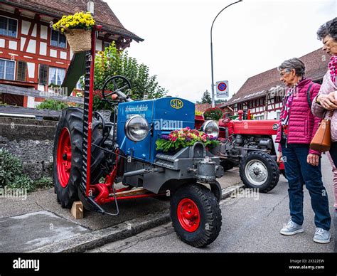 Ein Traktor Der Schweizerischen Lokomotiv Und Maschinenfabrik Mit Dem