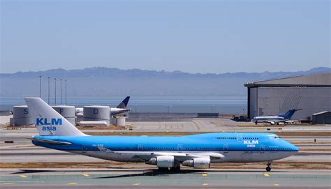 Klm B744 Near Athens On Jul 30th 2019 Deflating Nose Tyres Aeroinside