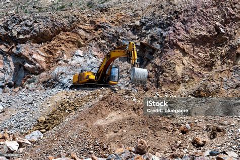 건설 현장에서 작업하는 굴삭기 0명에 대한 스톡 사진 및 기타 이미지 0명 강철 건설 기계류 Istock
