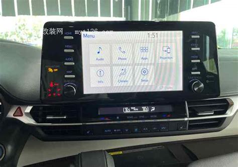 赛那海外版sienna XLE升级吸顶电视 myt126汽车改装网