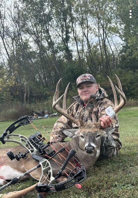 Whitetail In Iowa By Kyzer Seibert Bowhunting Com