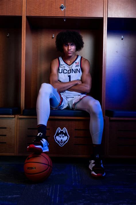 Four Star Wing Isaiah Abraham Commits To Ncaa Champion Uconn Zagsblog