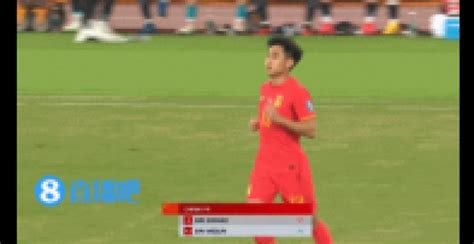 国足半场换人：韦世豪伤退，戴伟浚替补登场腾讯新闻
