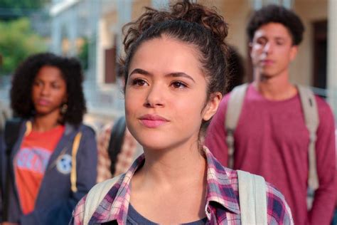 Netflix divulga trailer de De Volta aos Maisa e Camila Queiroz Metrópoles